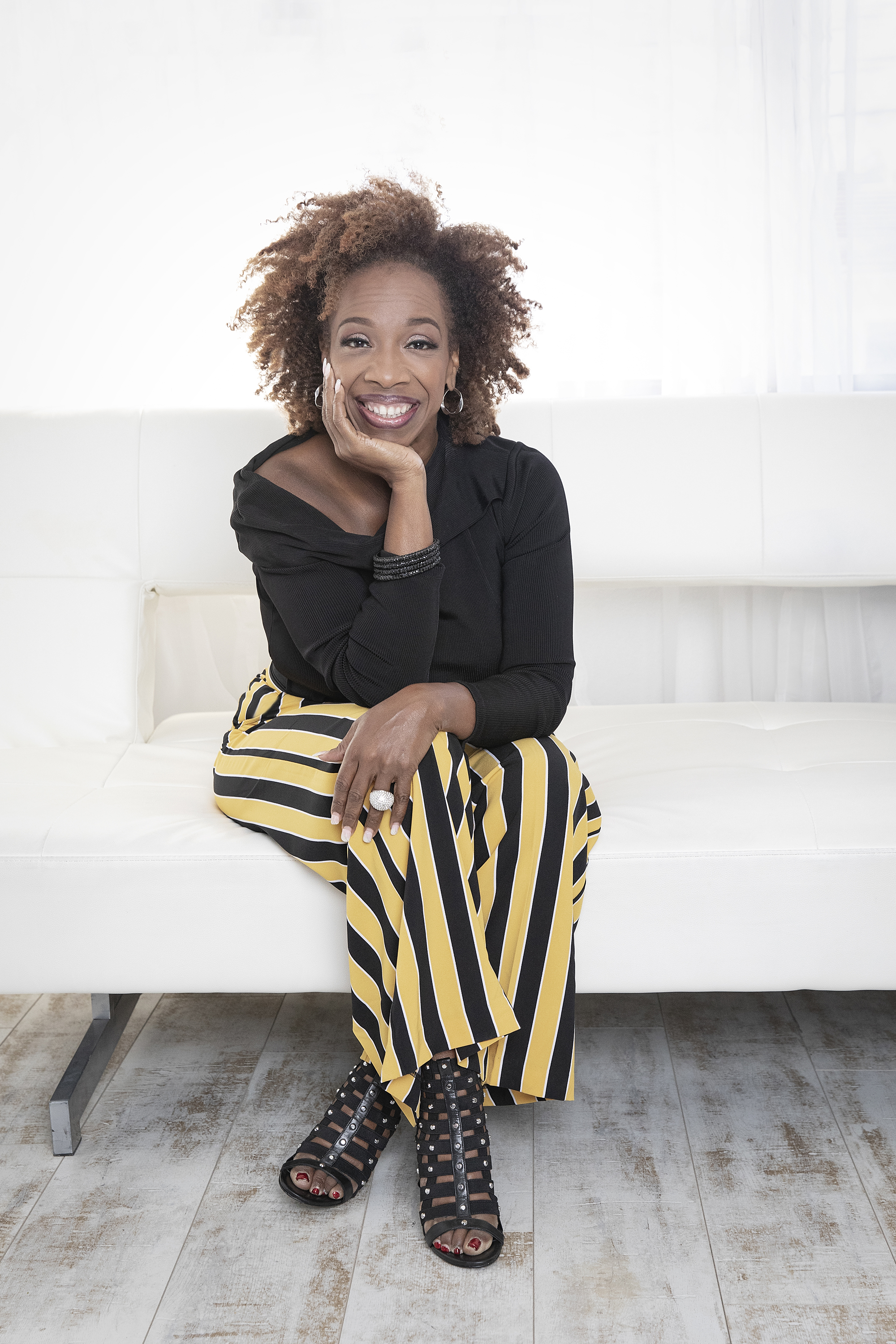 About - Motivating The Masses | Lisa Nichols